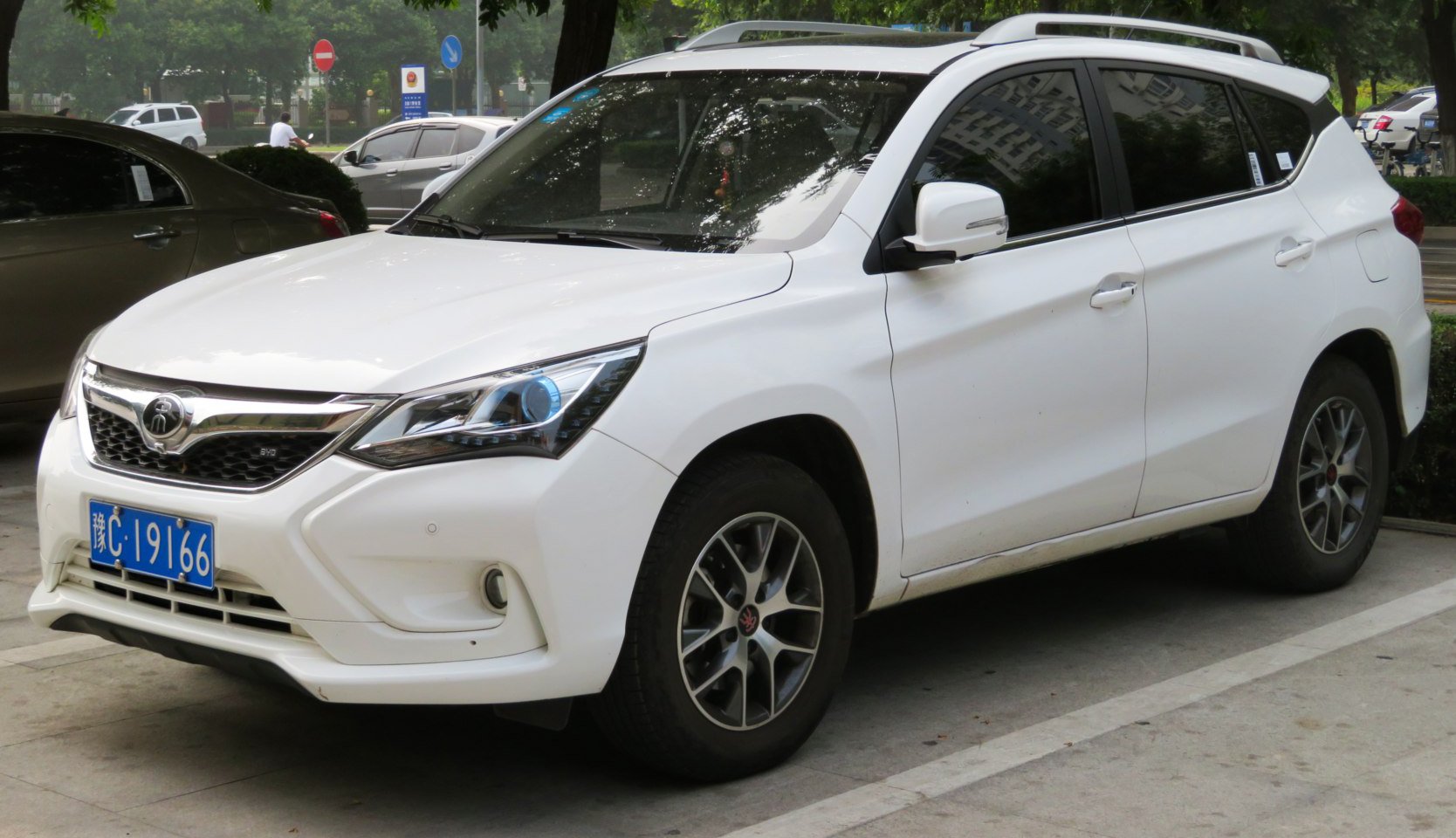 BYD Song technical specifications and fuel economy